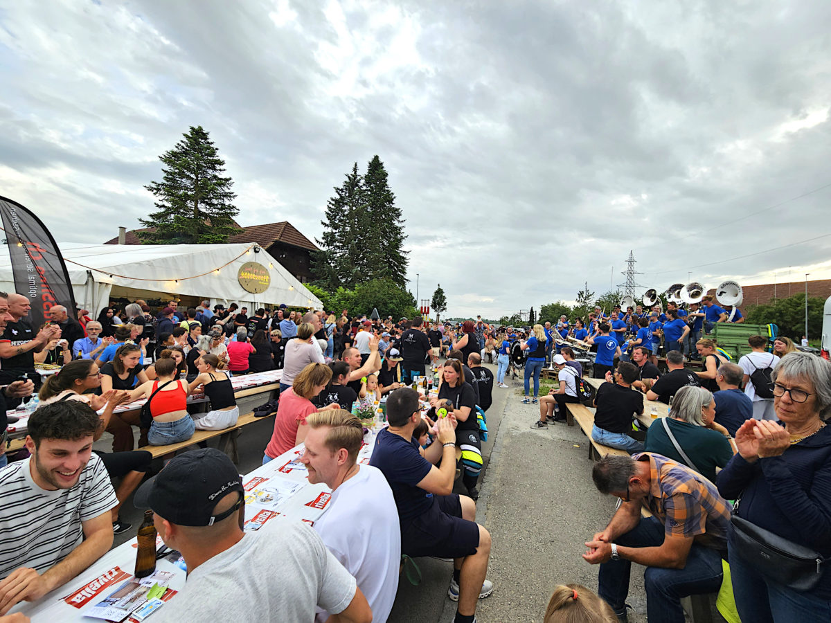 Legendäres Strassenfest der Moosrugger | Der Murtenbieter